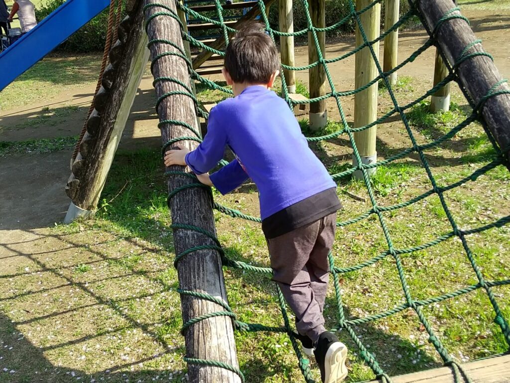 4月12日 公園にお出かけ 運動療育 コミュニケーション 発達障がい ダウン症 自閉症 ASD ADHD 児童発達支援 放課後等デイサービス ...